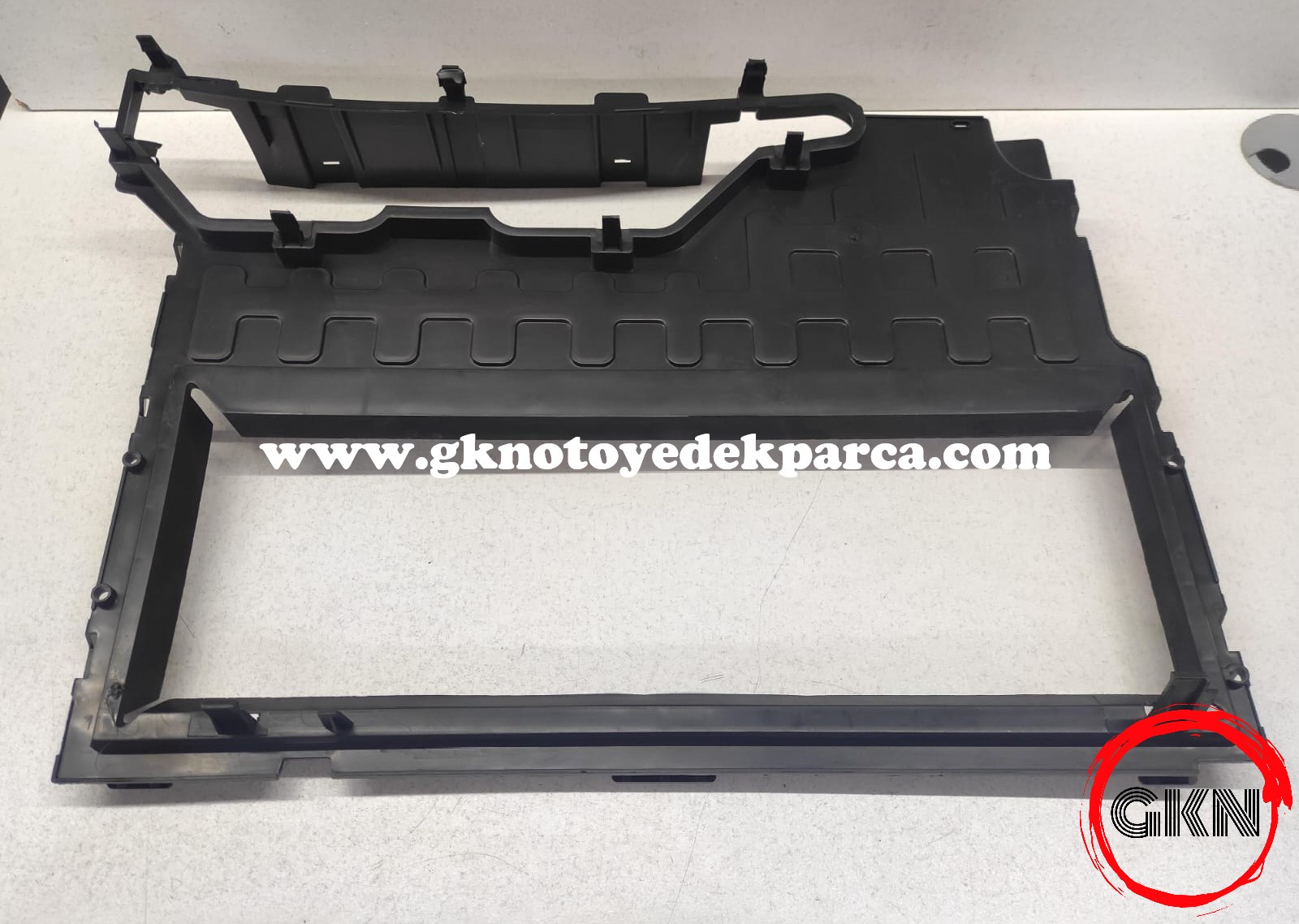 RADYATÖR DAVLUMBAZ ÇERÇEVESİ CAPTUR 215592894R « GKN OTO YEDEK PARÇA